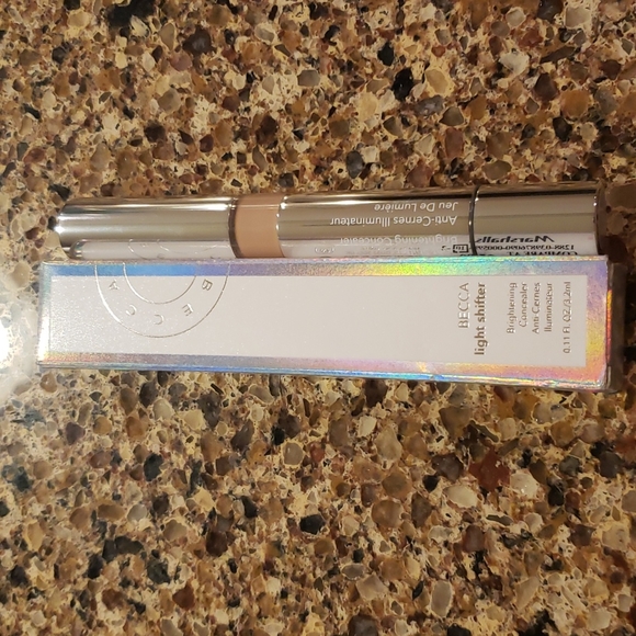 BECCA | Makeup | Becca Light Shifter Brightening Concealer Gamma Ray 25 ...